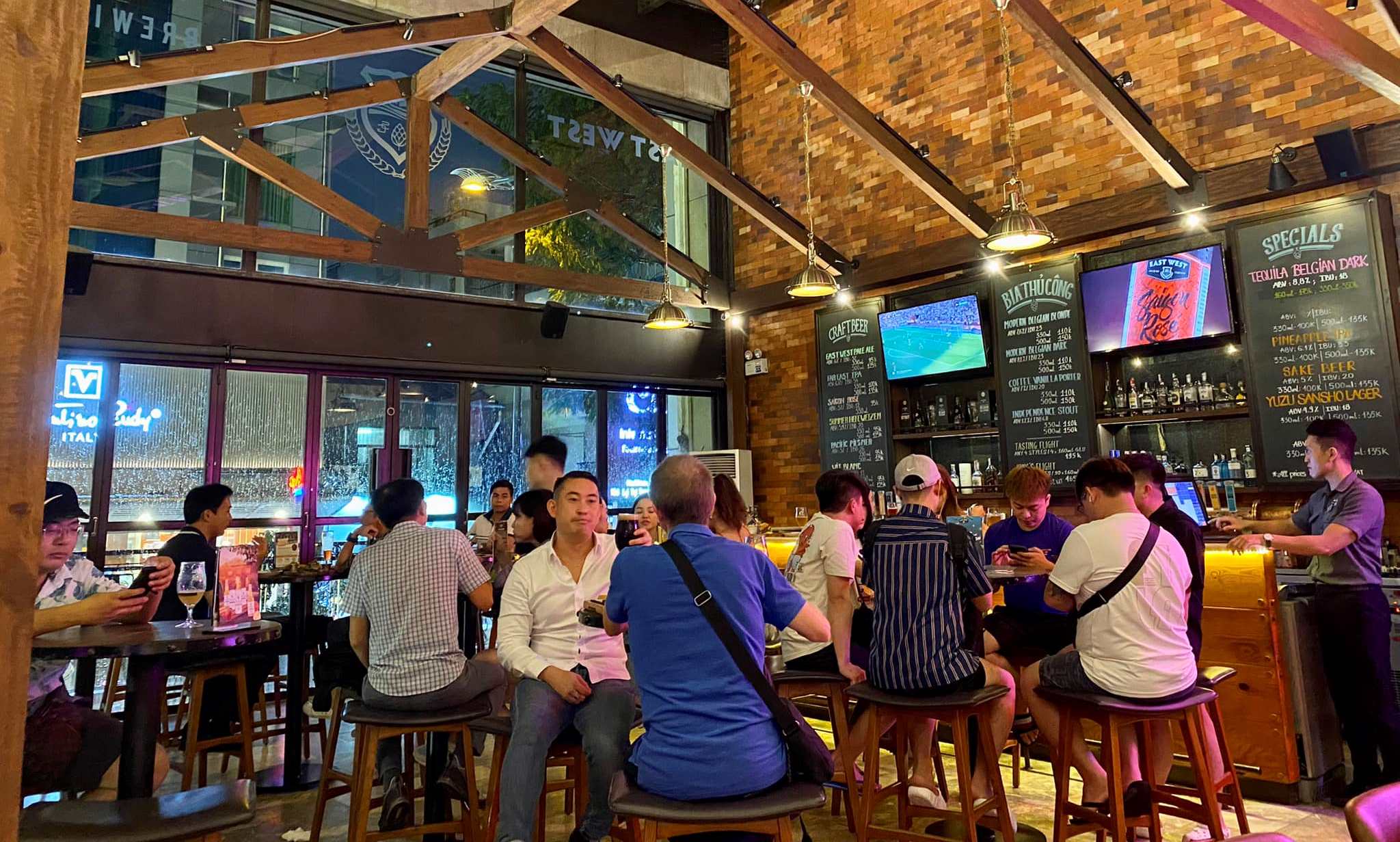 Hops & Dreams: Our Favourite Saigon Craft Beer Bars | Smiling Albino